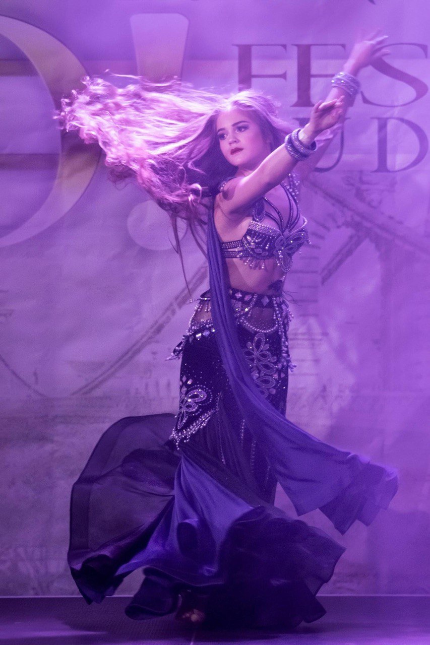 Annna Zhalovaha - Bellydancer
